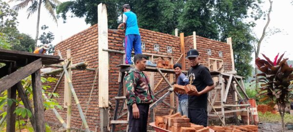 Jiwa Korsa, TNI di Sumedang Perbaiki Rutilahu | KAPOL.ID