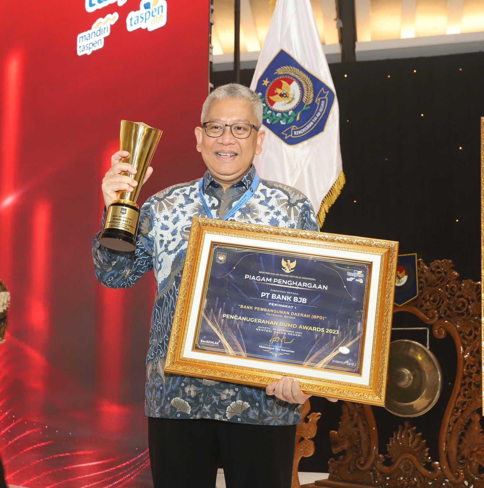bank bjb Raih Penghargaan BPD Peringkat I pada Ajang BUMD Award 2023 ...