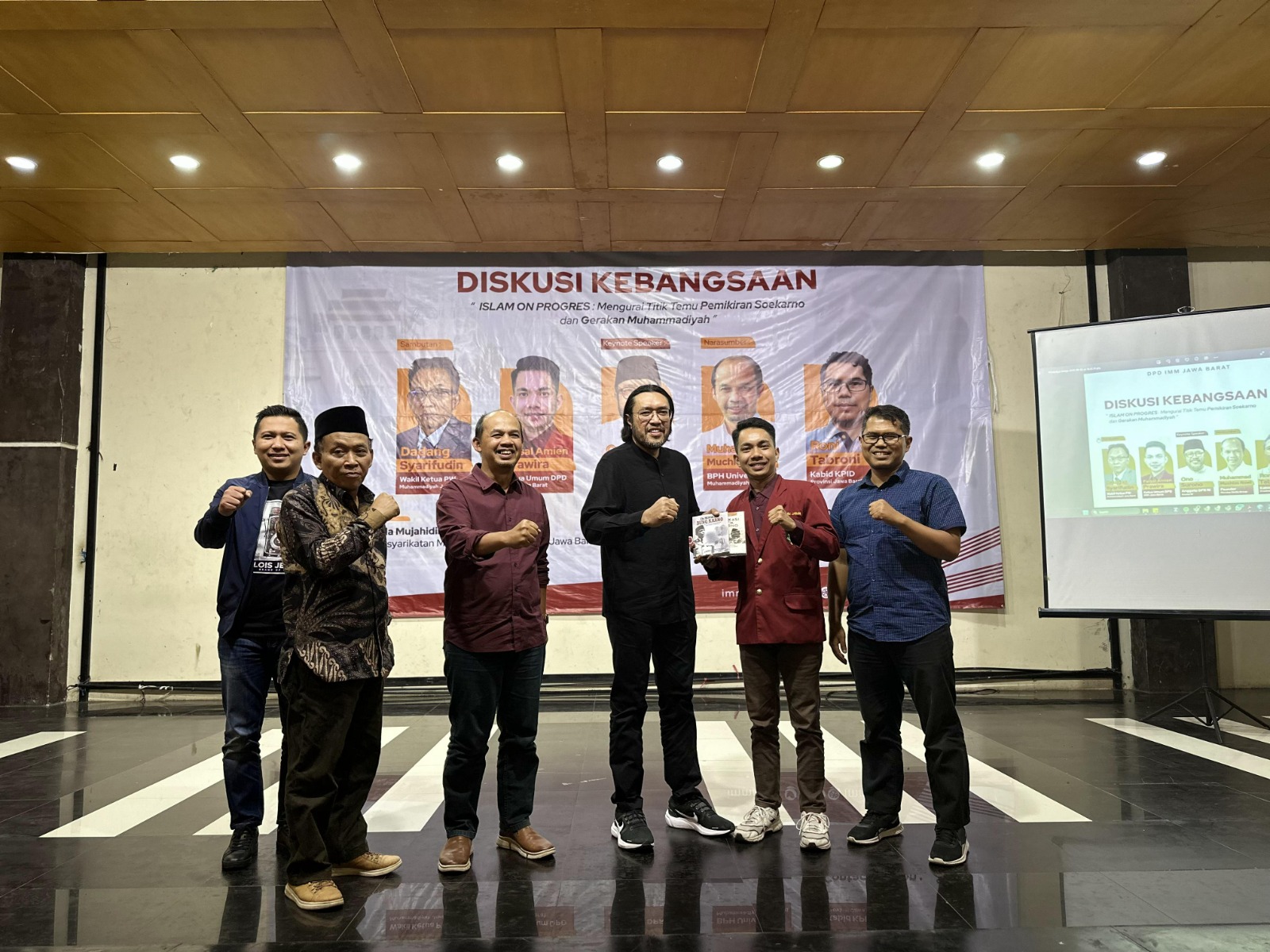 Ono Surono: Pegang Teguh Jas Merah, Titik Temu Pemikiran Soekarno dan ...